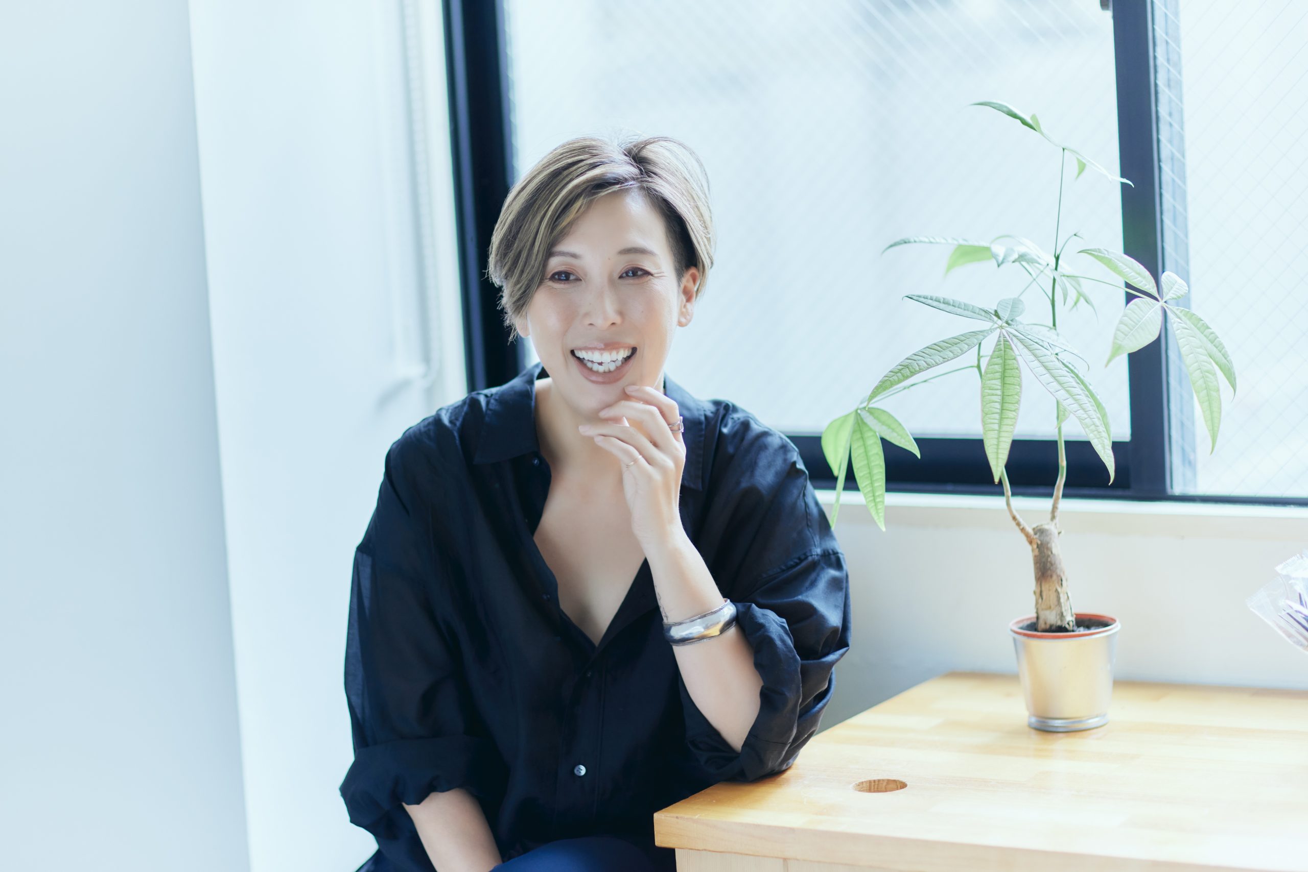 西山ももこさん 写真 | 論創社